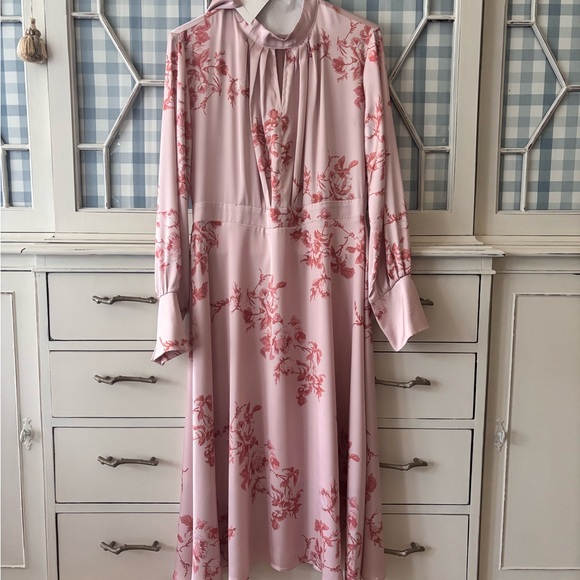 Chicwish | Dresses | Chicwish Pink Floral Midi Dress | Poshmark